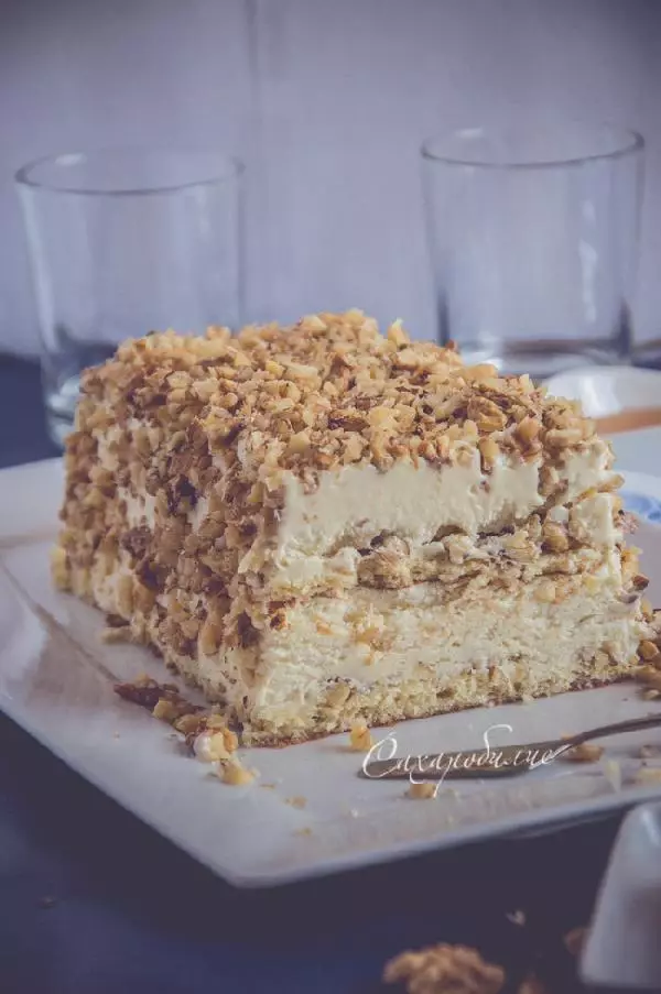 Semifreddo li ser hingivê bi gûzan