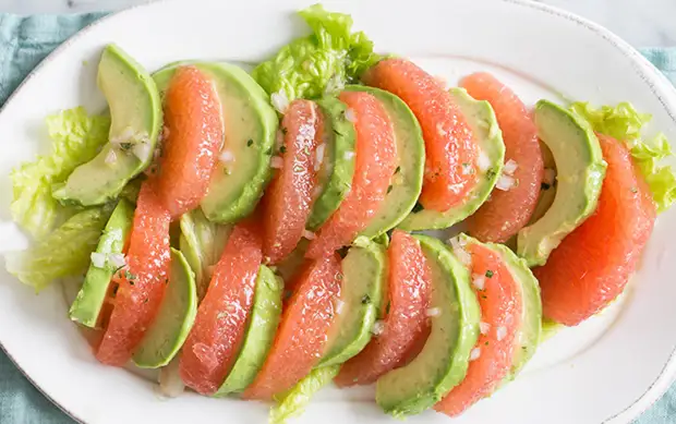 Hot Heat Opskrifter: En forbløffende enkel Grapefrugt Avocado Salat Opskrift