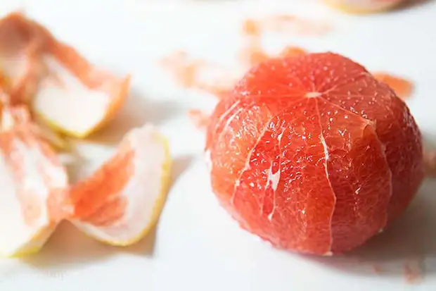 Hot-Heat-Rezepte: Ein atemberaubend einfaches Grapefruit-Avocado-Salat-Rezept