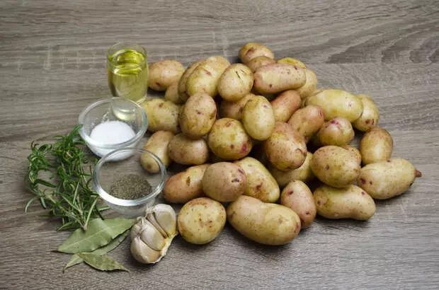 Potatoes di xameya tirş de di tendûrê de