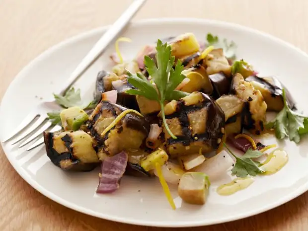 Patlıcan Yemekleri: Izgara Patlıcan Salatası