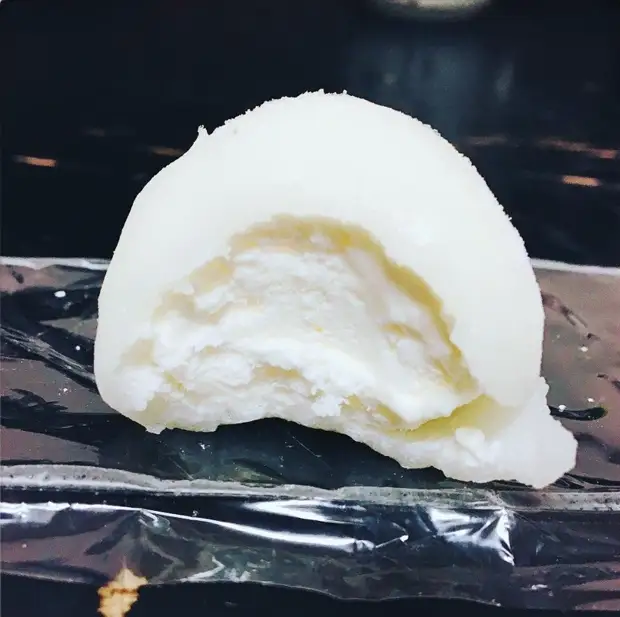Yukimi daifuku - кулька ванільного морозива в солодкому рисовому коржі. Ням! їжа, японія