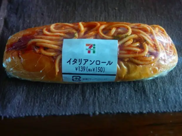 Сендвіч зі спагетті та соусом. Подвійна доза вуглеводів! їжа, японія