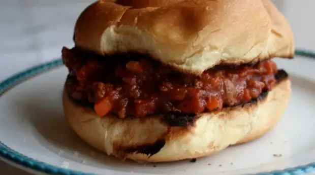 Co ugotować z mięsa mielonego: Burger „Sloppy Joe”