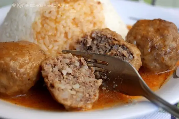 Meatballs in gravy, like in a garden