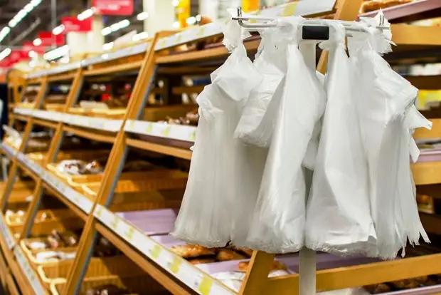 Les sacs en plastique conventionnels sont nocifs pour l'environnement. / Photo : darakchi.uz