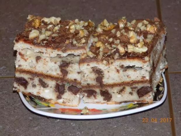 Lor güveç - fındık ve bitter çikolatalı kek