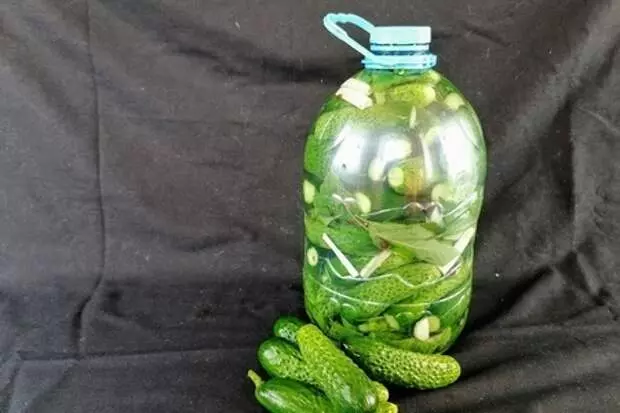 Hiji cara gampang acar cucumbers keur usum