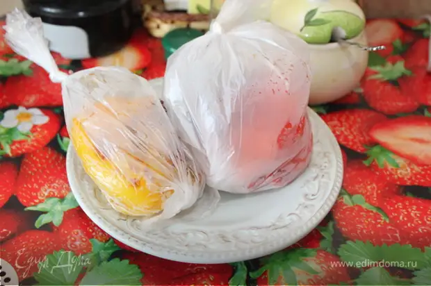 Transfer the peppers to a plastic bag, tie and let sit for 10 minutes.