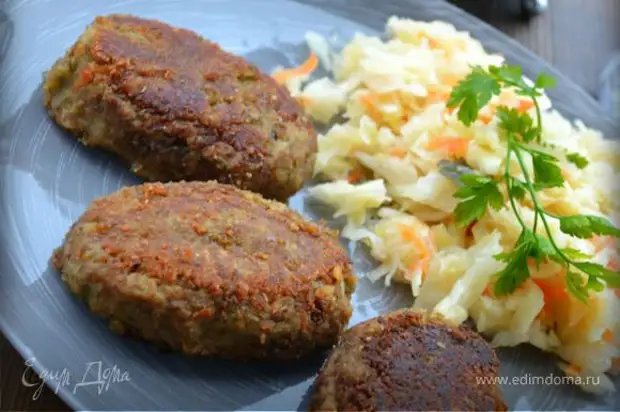 Fry in vegetable oil. The cutlets are very juicy, tender and tasty.