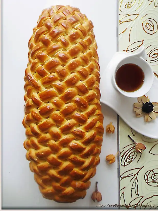 Roll "Pletenka" stuffed with apples and raisins - curly pastries from Svelana Metax