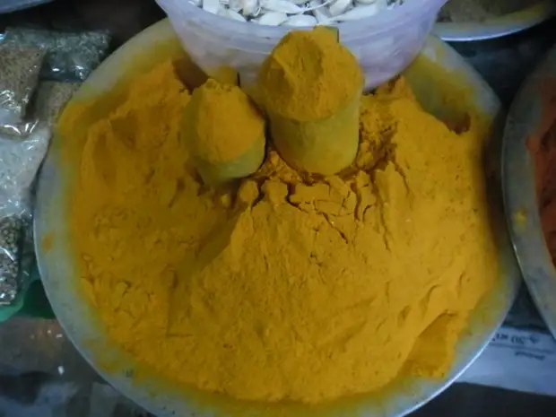 Turmeric mahaliana, loza, zava-manitra