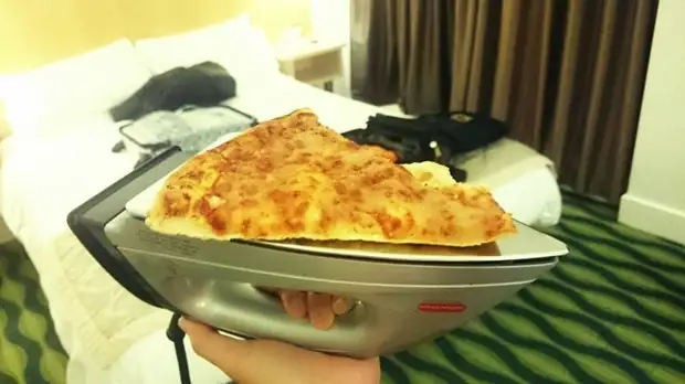 Ka tšepe u ka futhumatsa pizza thahasellisang, tšepe, seo ho Fry ka tšepe