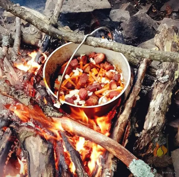 ¡La comida en una caminata y al aire libre siempre es más sabrosa! (22 fotos) almuerzo, naturaleza, barbacoa.