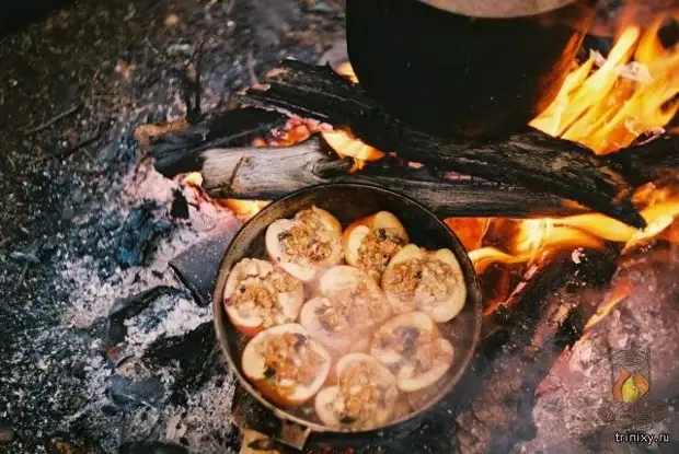 Manĝaĵo dum piedvojaĝo kaj ekstere estas ĉiam pli bongusta! (22 fotoj) tagmanĝo, naturo, rostokrado.