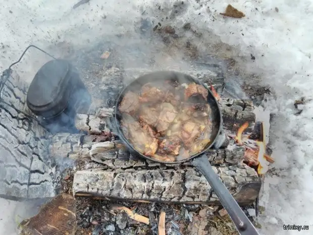 Manĝaĵo dum piedvojaĝo kaj ekstere estas ĉiam pli bongusta! (22 fotoj) tagmanĝo, naturo, rostokrado.