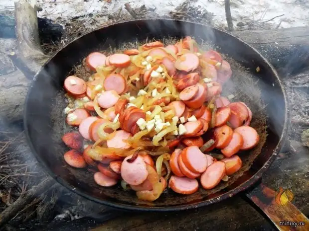 ¡La comida en una caminata y al aire libre siempre es más sabrosa! (22 fotos) almuerzo, naturaleza, barbacoa.