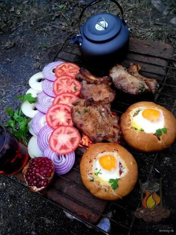 ¡La comida en una caminata y al aire libre siempre es más sabrosa! (22 fotos) almuerzo, naturaleza, barbacoa.