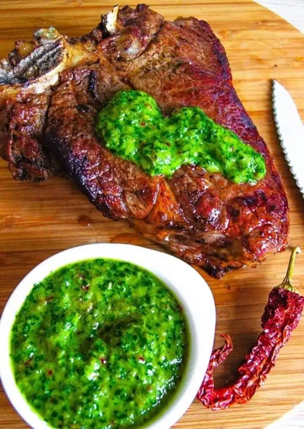 Anlann chimichurri. An-simplí agus an-bhlasta!