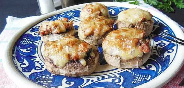 sitofudi olu pẹlu minced eran