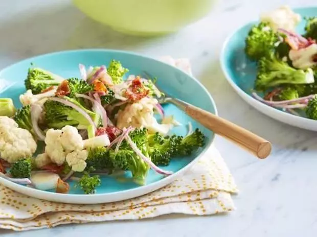 Comment faire des salades de brocoli saines?