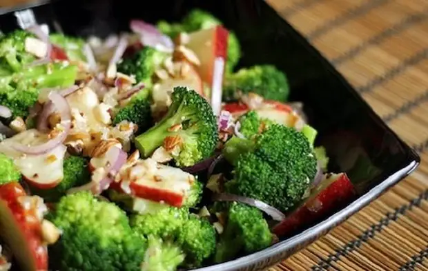 Kedu ka esi eme salad broccoli dị mma?