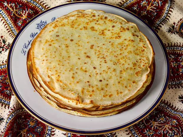 Béni soit la maison, parfumée le matin avec des crêpes