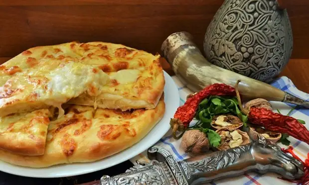 khachapuri ជាមួយឈីសនៅក្នុងឡ