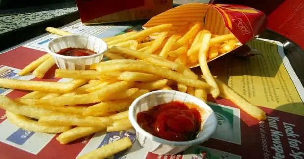 15 redenen wêrom't jo net moatte ite by McDonald's