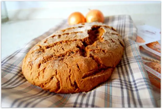 Pan de centeno y cebolla