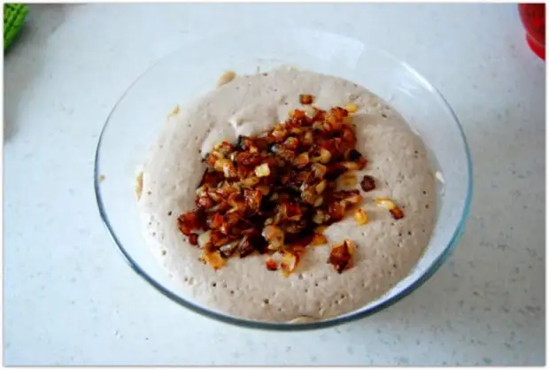 Pan de centeno y cebolla