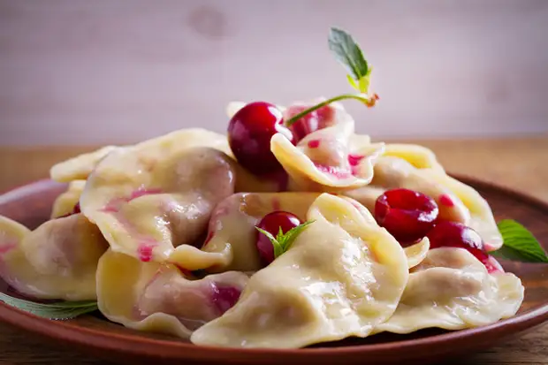 Snabb mästarklass: förbereda dumplings med körsbär