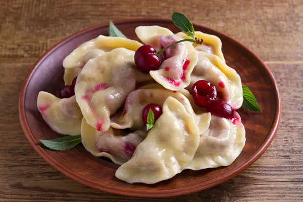 Snabb mästarklass: förbereda dumplings med körsbär