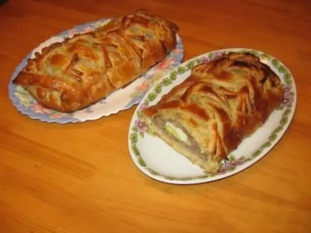 dough मध्ये घरगुती meatloaf