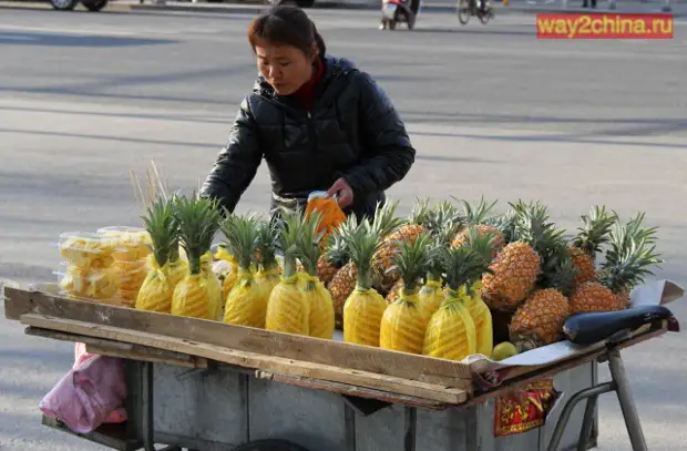 How to quickly and beautifully peel pineapple