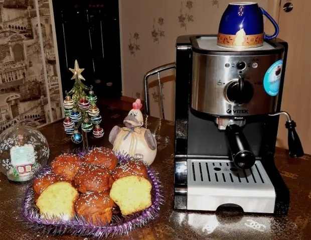 Mujeres de calabaza en esmalte de café