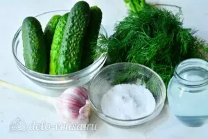 Malpeze salitaj kukumoj en minerala akvo: Ingrediencoj