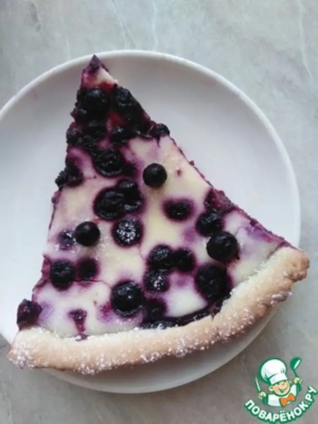 Smetana to'ldirishda berry pirogi