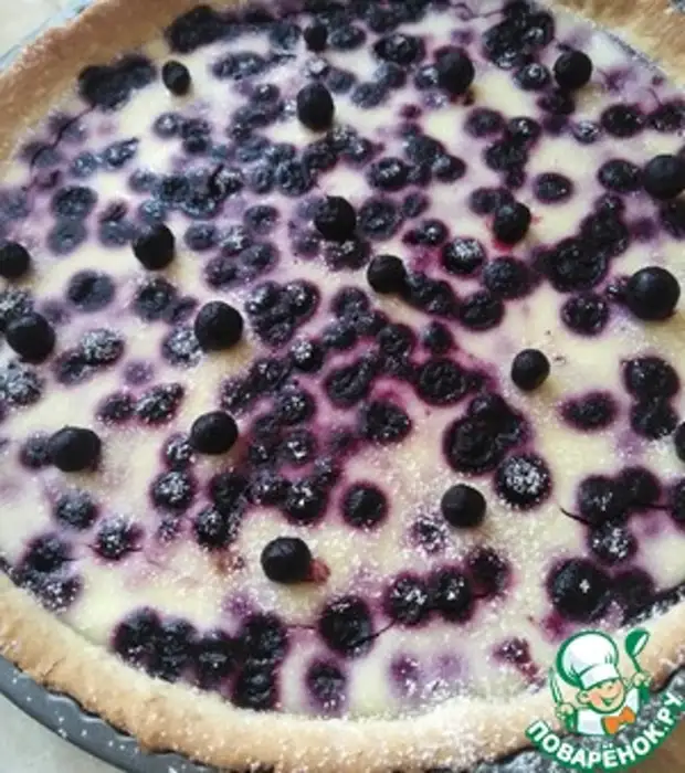 Torta de frutas vermelhas com recheio de creme de leite