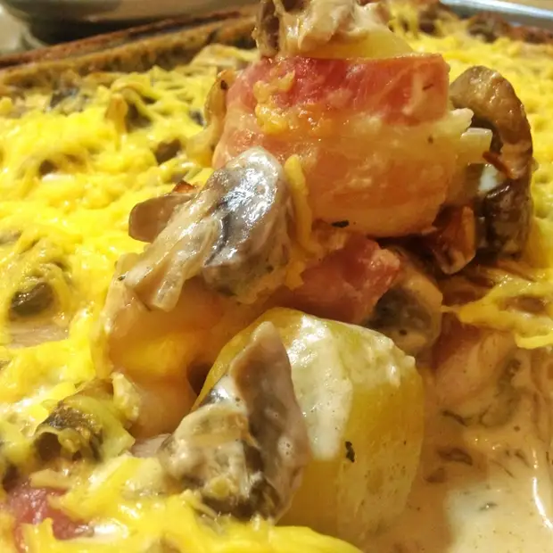 Baked potatoes with bacon in cheese and mushroom sauce. food, recipe, Stason, bacon, mushrooms, meat, long-post, cook at home