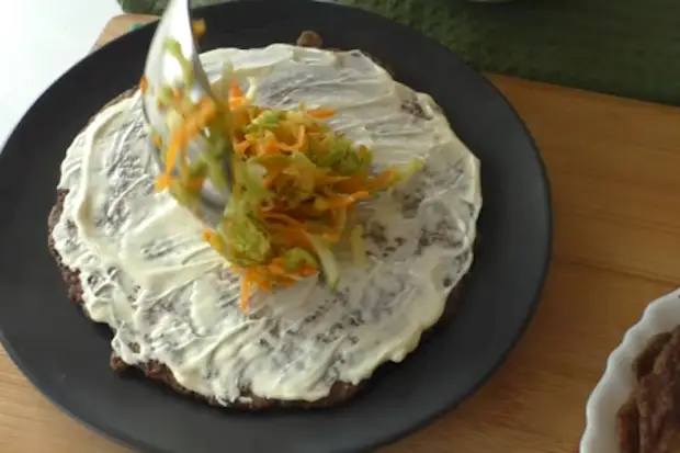 Abincin ciye-ciye hanta cake tare da zucchini: hoto mataki 6