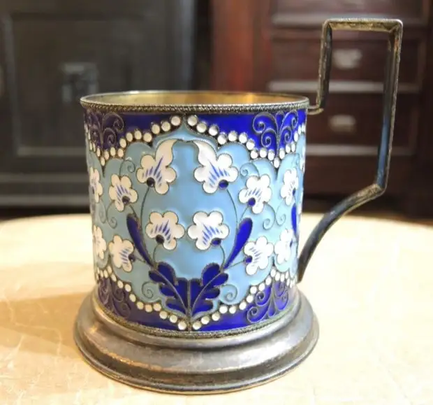 תה עם היסטוריה - מחזיקי כוסות במסורת היסטוריית שתיית התה, מחזיק כוסות, שתיית תה, תה