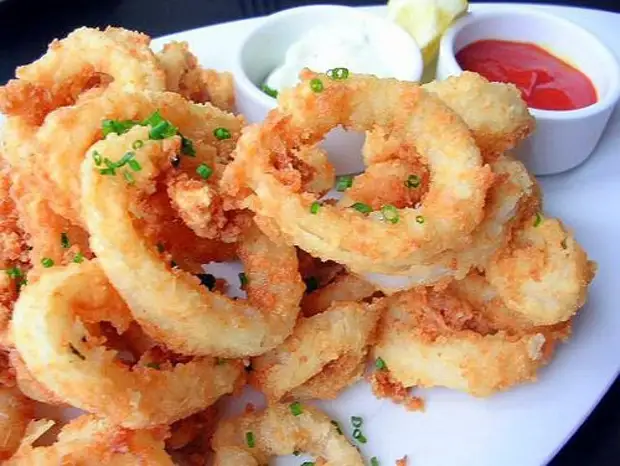 Come cucinare correttamente i calamari: bollire, friggere, farcire