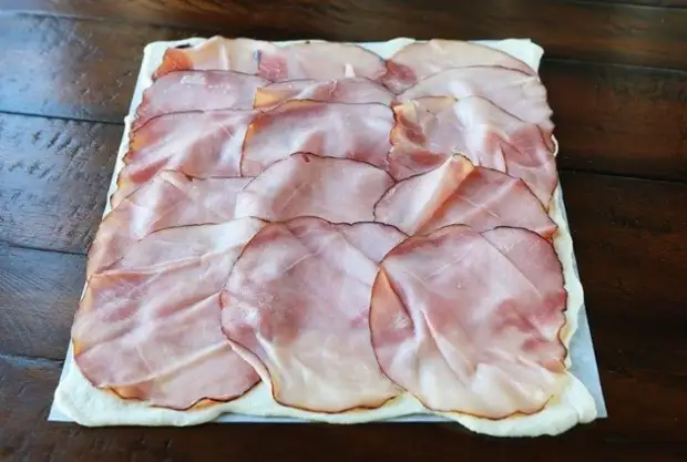 Fantastica idea per il panino: pasta sfoglia + prosciutto + formaggio