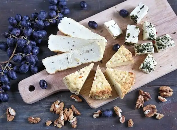 부드러운 치즈를 올바르게 먹는 방법과 방법은 무엇입니까?