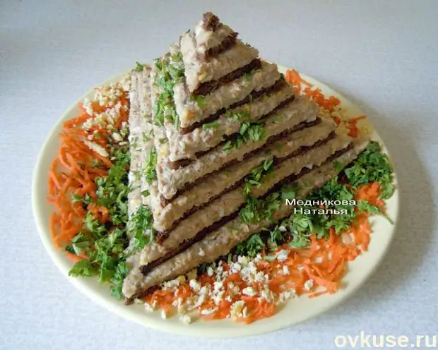 Ciasto z przekąskami "Egipskiej Piramidy"…. i wygląda oryginalnie i och - och, jak pysznie!