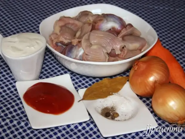 Inkukhu gizzards stewed in ukhilimu omuncu sauce no-anyanisi 265601_2