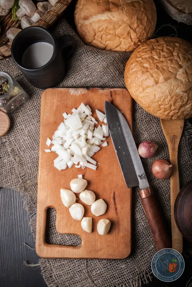 Godhok bawang putih ing roti. masak, long-post, pangan, saka Odessa karo wortel, Bra, Masakan sastra, resep