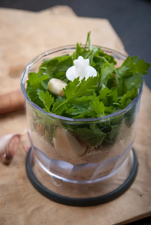 Imba yeForester. Howa dzakazadzwa. Imba yaForester, kubva kuOdessa ine makarotsi, Bra, kubika, chikafu, resipi, refu-post, champignons