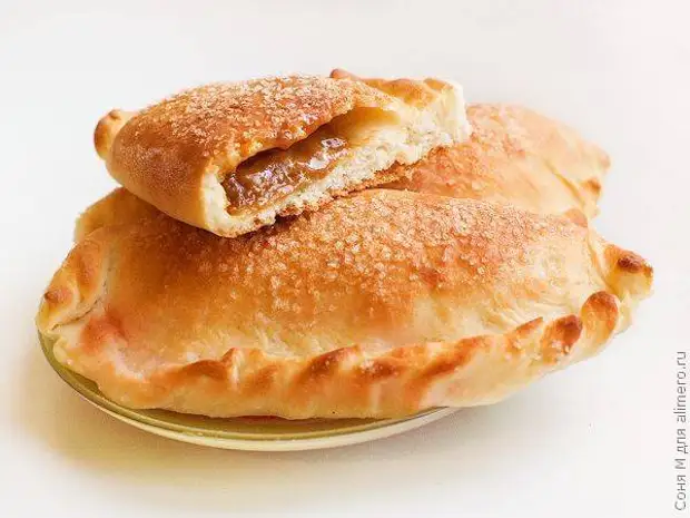 Empanadas de delicadeza con leite condensado cocido